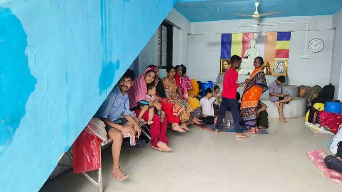 Mumbai Rains Live Updates: Several flights delayed, 5 diverted; Harbour ...