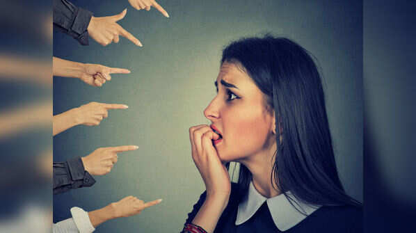 How to spot a fake person from a genuine one