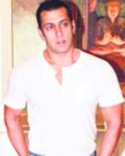 Sallu takes a cue from SRK episode