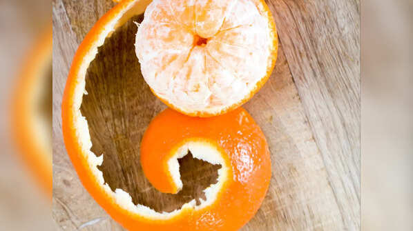 Easy tips to reuse orange peels in cooking and baking