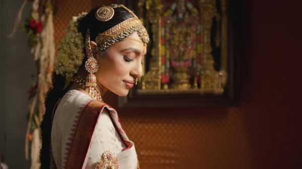 Sleek bun to messy braid: 5 gajra hairstyles you should bookmark for ...