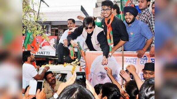 Narendra Modi finds fans in Bollywood