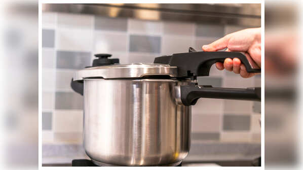 Tips to use Pressure Cooker: This is the right way to use your pressure ...