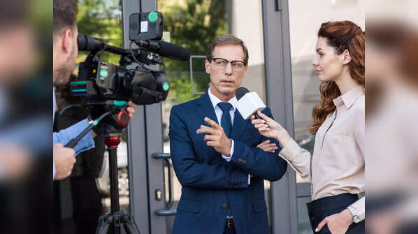 Effective body language hacks to make a good first impression