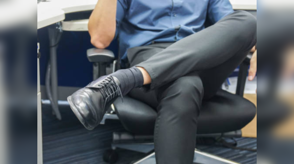 Habit of shaking legs while sitting? This is what it reveals about you ...