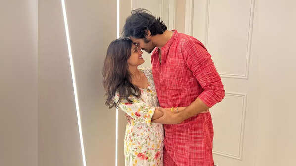 Hruta Durgule - Prateek Shah to Sonalee Kulkarni - Kunal Benodekar, Marathi celeb couples who ...