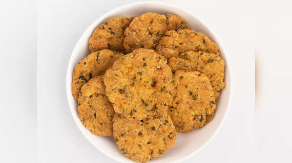 5 Indian snacks that can be stored for a long time