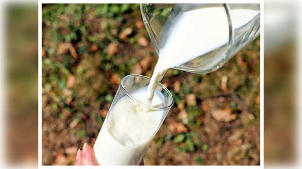 Is raw milk safe for drinking? - Drinking raw milk can be dangerous | Raw milk side effects