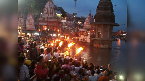 Why do Hindus immerse the ashes of the dead in Ganga?