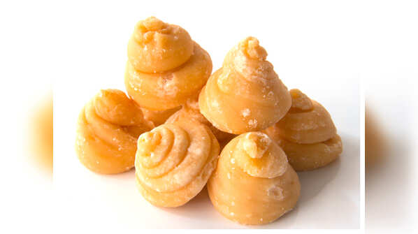 Types of jaggery, it’s uses and health benefits