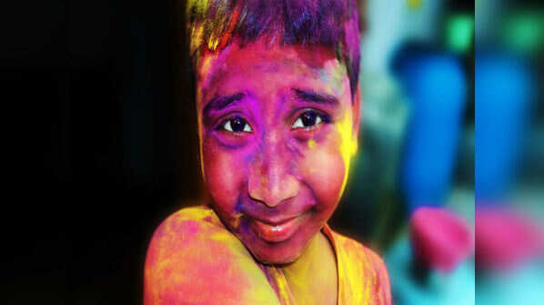 Take these Holi precautions 24 hrs before playing, just before playing ...