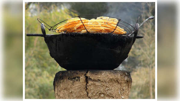 5 benefits of cooking food on a mud chulha (clay stove)