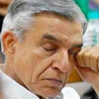 Pawan Bansal resigns after Sonia meets Manmohan
