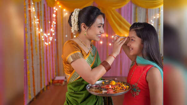 What are the different kinds of Tilak and their significance?