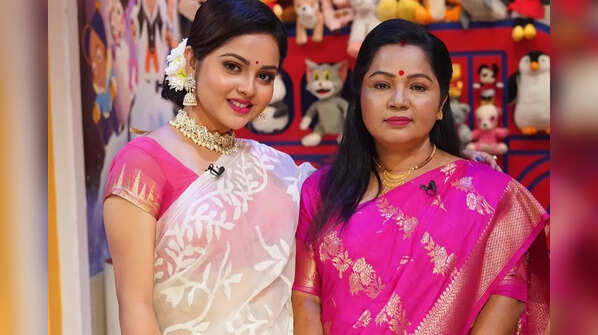 Actors Priyanka Mitra, Biswabasu Biswas, Nabanita Das, Ujjal Malakar to ...