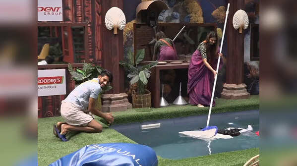 From Mohanlal's iconic laugh to Akhil and Sobha's poolside fight: Here ...