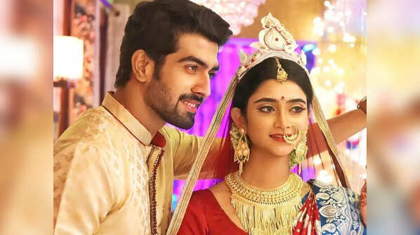 Jagaddhatri completes 600 episodes; Cast and crew celebrate – see photos