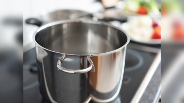 How traditional Icelandic Bread is baked in actual volcanic lava!