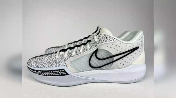 Nike fake Shoes Identification: 5 Ways to spot a fake Nike shoe