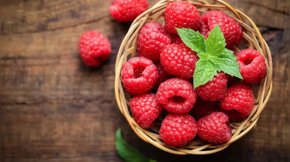 15 fruits with the highest and lowest amounts of sugar