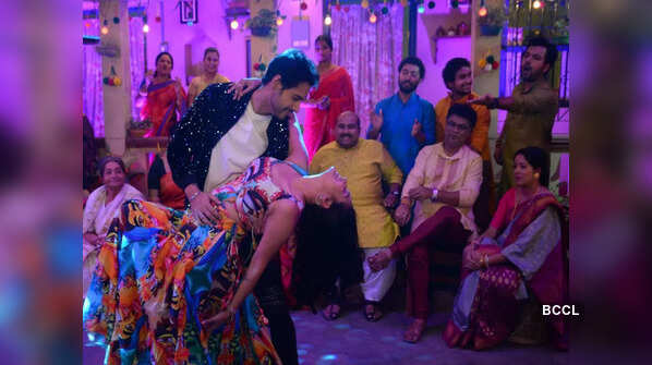 Yash Dasgupta-Priyanka Sarkar shoot with team Sohag Chand; see BTS pics