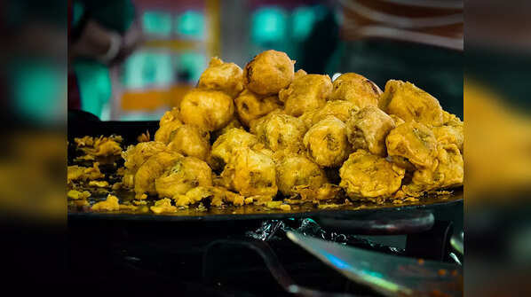 The history of Pakoras and their connection with the Mughals
