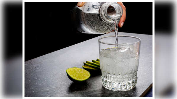 Sparkling Water Benefits: What is Sparkling water? Is it worth the hype?