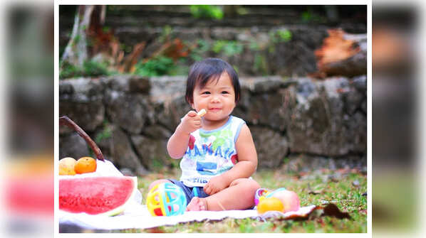 If your kid is playing games while eating, it is harmful!