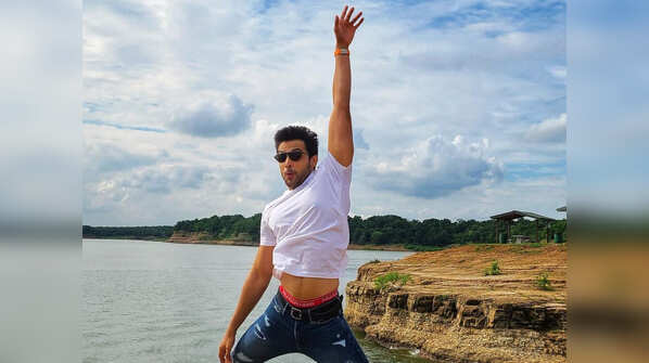 Parth Samthaan: Showing off his sculpted physique to wanderlust ...