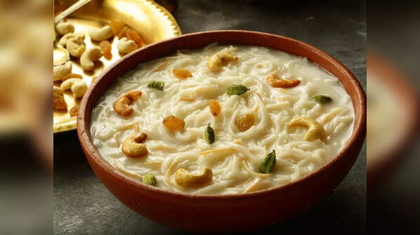 Karwa Chauth Sargi Food Items: Karwa Chauth 2021: What is Sargi and ...