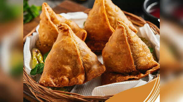 Bihari-style Samosa reaches the bylanes of London; foodies line up in ...