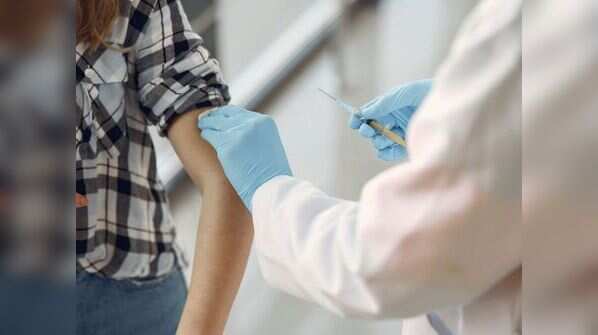 Coronavirus vaccine side-effect: What is 'COVID arm'? Here's everything ...