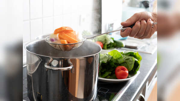 Boiling or steaming: Which method is better to cook veggies?