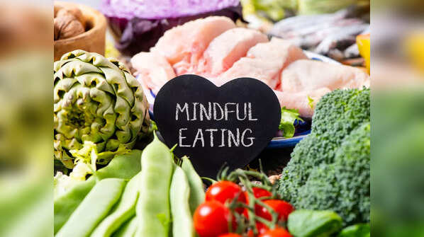 6 reasons why one must not consume food in a hurry