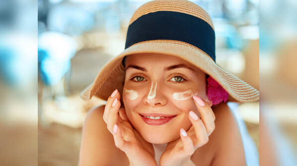 Skin Benefits of Milk: 4 Beauty Benefits of Applying Milk on the Skin