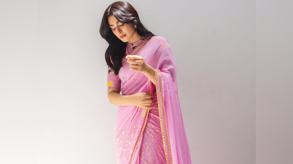 Ayeza Khan: Pakistani actress Ayeza Khan stuns in an Indian sari by Masaba