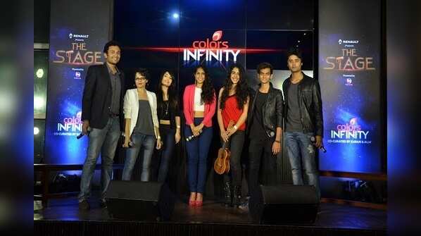 English singing talent hunt show 'The Stage' premieres