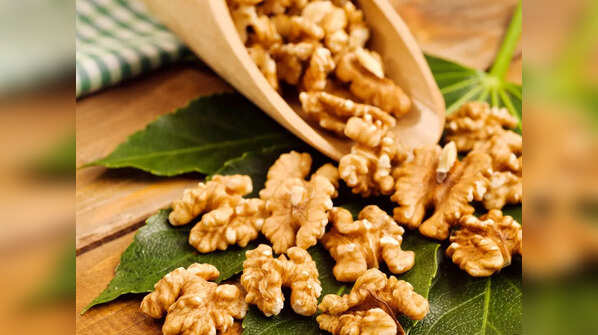 Is it safe to consume walnuts in pregnancy?
