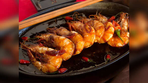 This is the right way to choose and clean Prawns before cooking