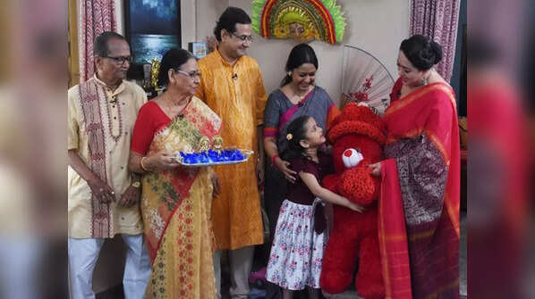 Anumegha Kahali aka Mishti and her family to feature in Aparajit Adhya ...