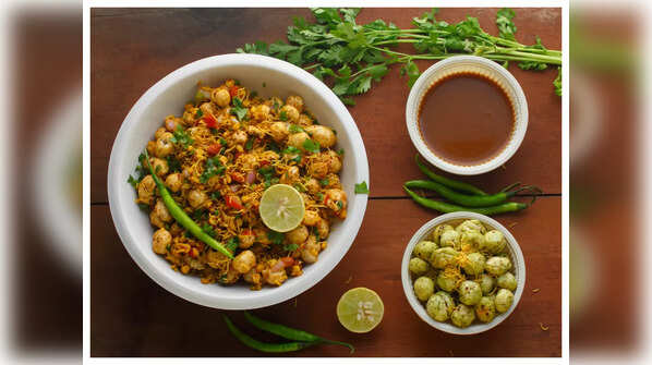 Desi Chakna (snacks) under 180 calories to pair with drinks