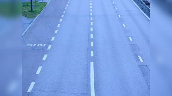 How do the road signs and lane systems work in India?