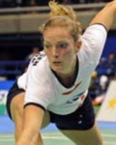 Lee, Rasmussen advance