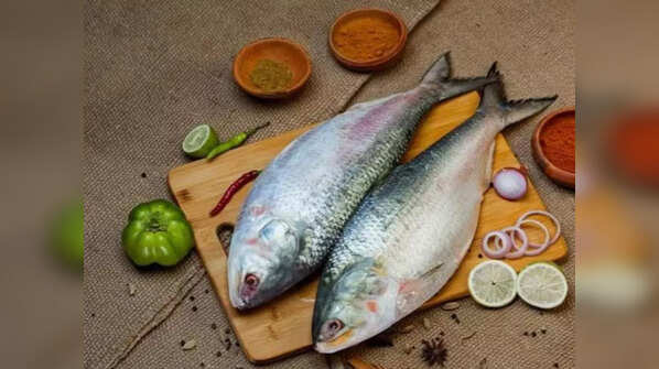 5 Simple hacks to check freshness of fish during Monsoons
