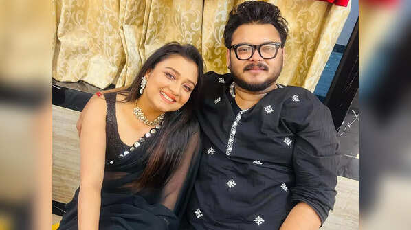 Mushy pics of newly married Sudipta Chakraborty and Swarna Shekar Joardar