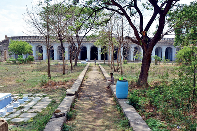 Historians want old Kalaburagi monuments protected; conservators in ...