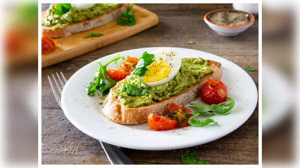 Foods to eat before and after swimming