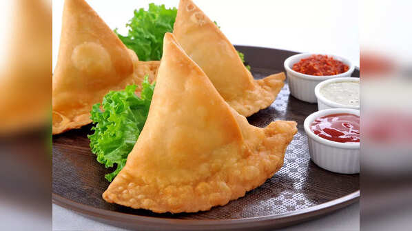 Bihari-style Samosa reaches the bylanes of London; foodies line up in ...