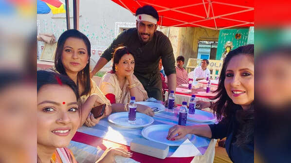 Diya Basu-Shayan Mukherjee starrer ‘Canning Er Minu’ completes 100 ...