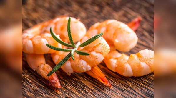 This is the right way to choose and clean Prawns before cooking